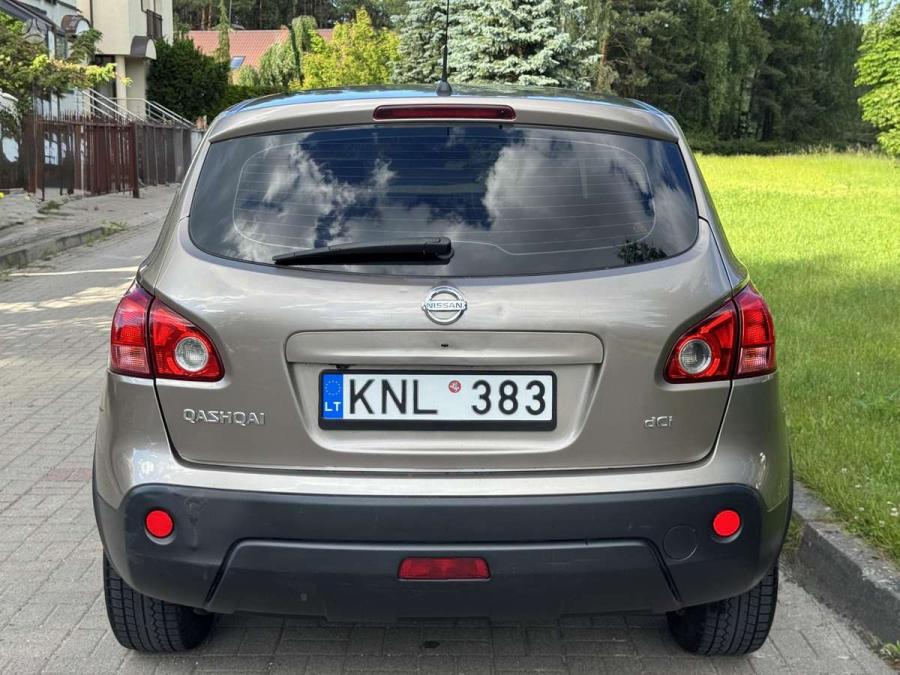 Brown Nissan Qashqai 2008 in Vilnius, with an engine capacity of 1.46 L and mileage of 353 thousand km for 2750 €, photo 6 on AUTOMOTO.COM.LV