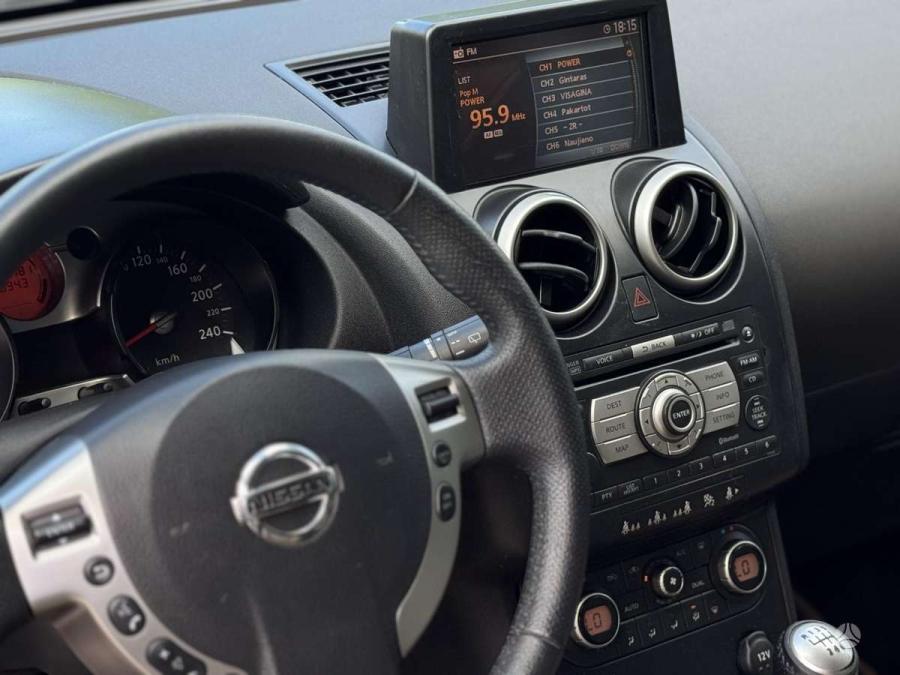 Brown Nissan Qashqai 2008 in Vilnius, with an engine capacity of 1.46 L and mileage of 353 thousand km for 2750 €, photo 10 on AUTOMOTO.COM.LV