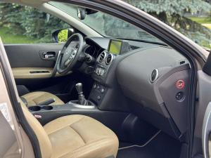 Brown Nissan Qashqai 2008 in Vilnius, with an engine capacity of 1.46 L and mileage of 353 thousand km for 2750 €, photo 12 on AUTOMOTO.COM.LV