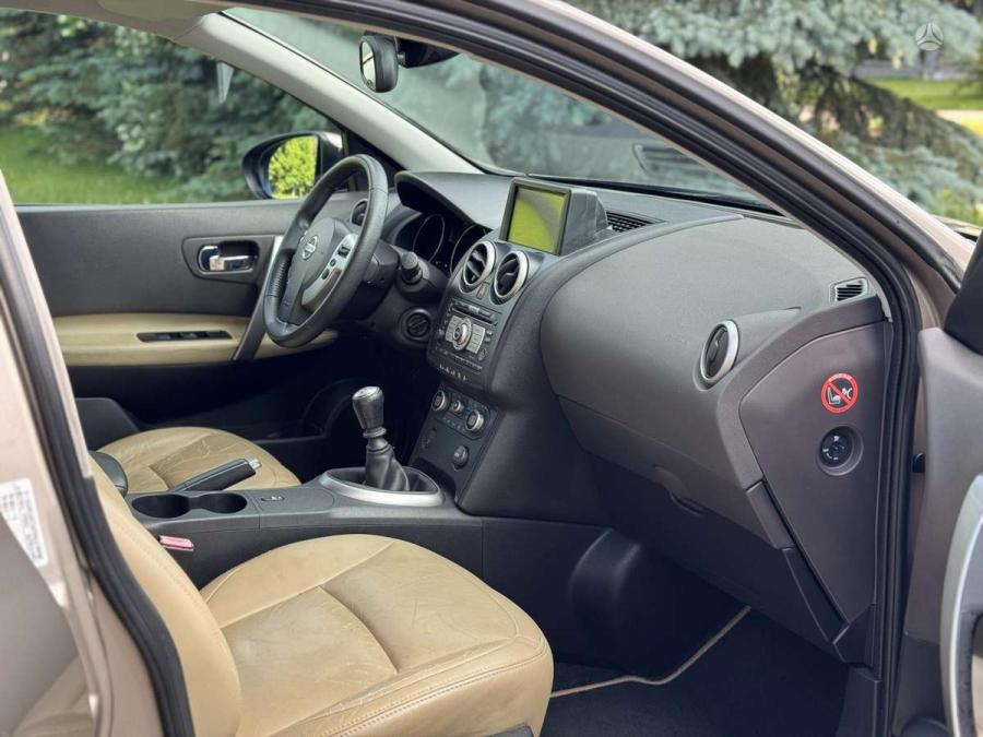 Brown Nissan Qashqai 2008 in Vilnius, with an engine capacity of 1.46 L and mileage of 353 thousand km for 2750 €, photo 12 on AUTOMOTO.COM.LV