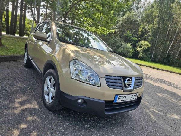 Brown Nissan Qashqai 2008 in Utena, with an engine capacity of 2.00 L and mileage of 373 thousand km for 2450 €, photo 1 on AUTOMOTO.COM.LV