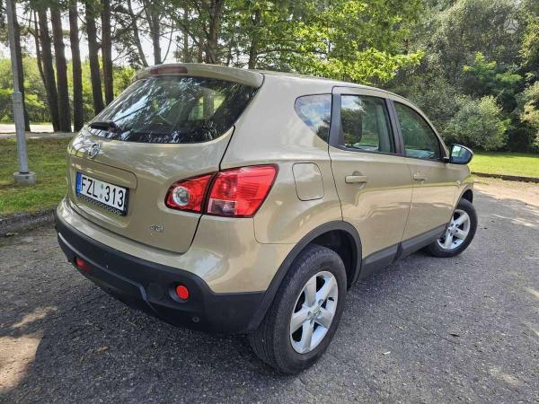 Brown Nissan Qashqai 2008 in Utena, with an engine capacity of 2.00 L and mileage of 373 thousand km for 2450 €, photo 4 on AUTOMOTO.COM.LV
