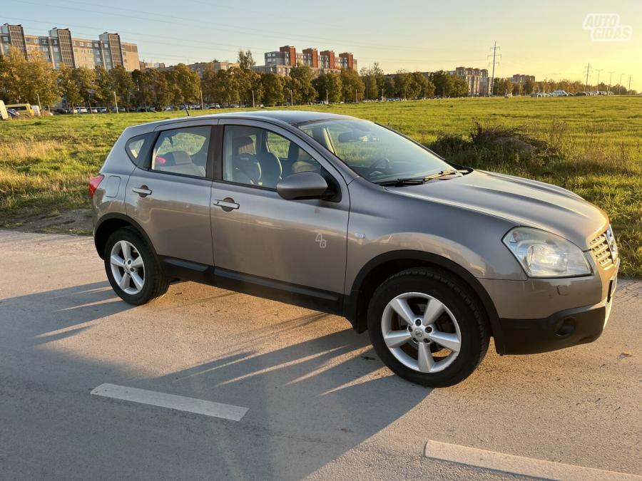 Brūns Nissan Qashqai 2008 Šauļi, ar dzinēja tilpumu 2.00 L un nobraukumu 220 tūkst. km par 3900 €, foto 1 vietnē AUTOMOTO.COM.LV