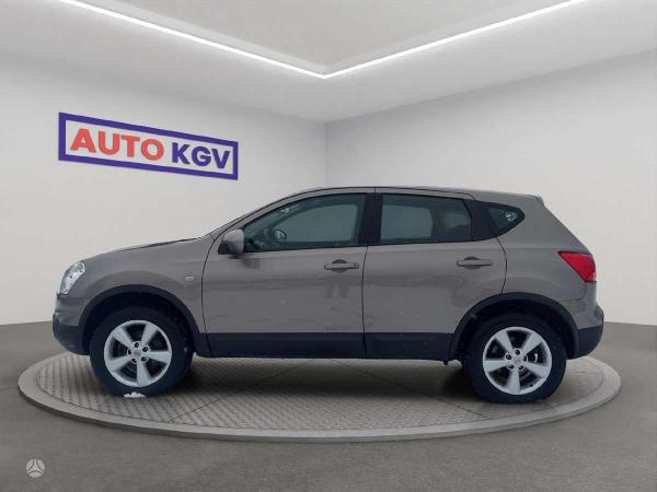 Brown Nissan Qashqai 2009 in Vilnius, with an engine capacity of 2.00 L and mileage of 215 thousand km for 4999 €, photo 2 on AUTOMOTO.COM.LV