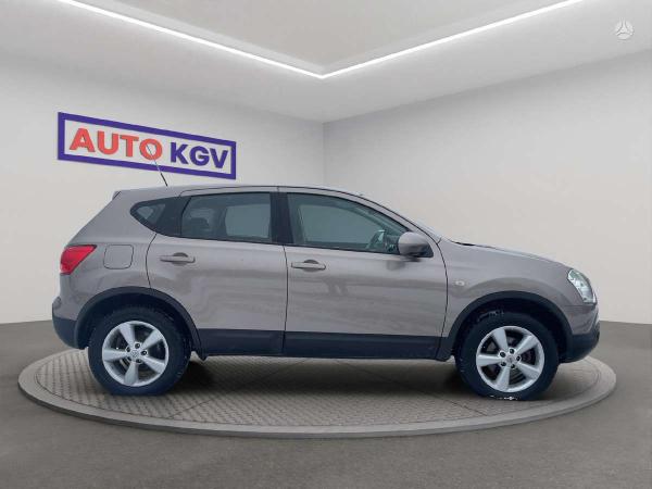 Brown Nissan Qashqai 2009 in Vilnius, with an engine capacity of 2.00 L and mileage of 215 thousand km for 4999 €, photo 5 on AUTOMOTO.COM.LV