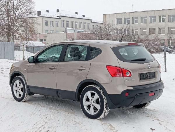 Brown Nissan Qashqai 2009 in Marijampole, with an engine capacity of 1.60 L and mileage of 102 thousand km for 4250 €, photo 5 on AUTOMOTO.COM.LV