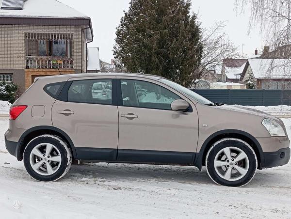 Brown Nissan Qashqai 2009 in Marijampole, with an engine capacity of 1.60 L and mileage of 102 thousand km for 4250 €, photo 9 on AUTOMOTO.COM.LV