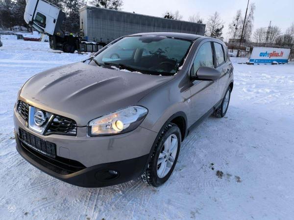 Brown Nissan Qashqai 2010 in Alytus, with an engine capacity of 1.46 L and mileage of 277 thousand km for 5800 €, photo 3 on AUTOMOTO.COM.LV