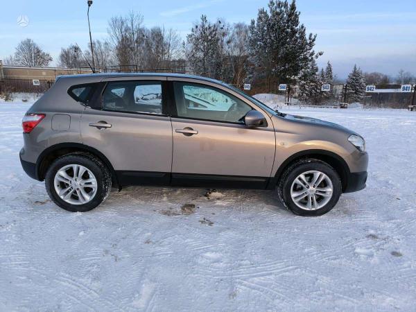 Brown Nissan Qashqai 2010 in Alytus, with an engine capacity of 1.46 L and mileage of 277 thousand km for 5800 €, photo 7 on AUTOMOTO.COM.LV