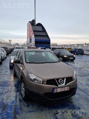 Brown Nissan Qashqai 2010 in Valmiera, with an engine capacity of 1.60 L and mileage of 151 thousand km for 5750 €, photo  on AUTOMOTO.COM.LV
