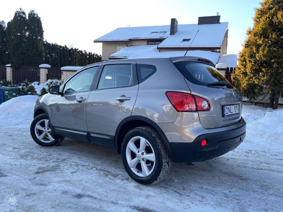 Brūns Nissan Qashqai 2010 Viļņa, ar dzinēja tilpumu 2.00 L un nobraukumu 135 tūkst. km par 4450 €, foto 4 vietnē AUTOMOTO.COM.LV