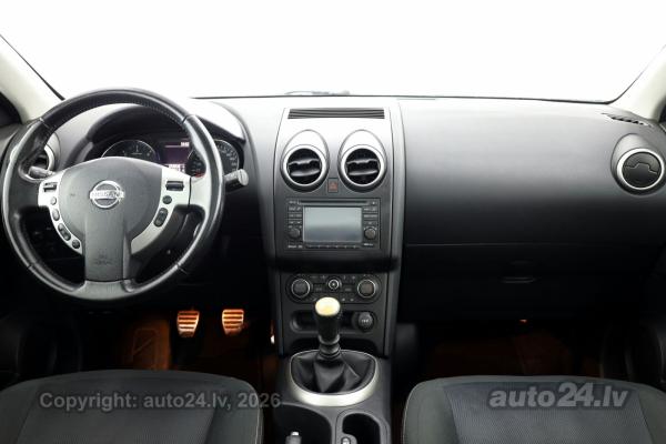 Brown Nissan Qashqai 2011 in Tallinn, with an engine capacity of 1.50 L and mileage of 253 thousand km for 3699 €, photo 5 on AUTOMOTO.COM.LV
