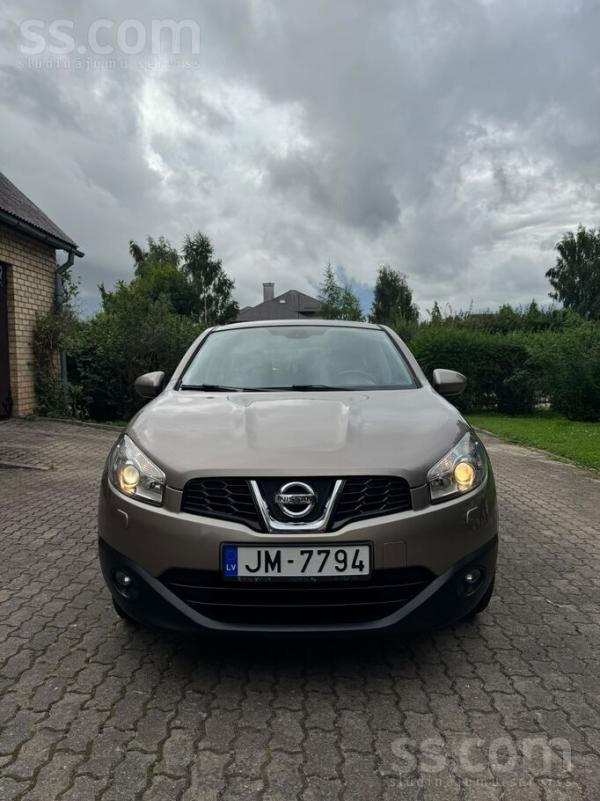 Brown Nissan Qashqai 2011 in Riga, with an engine capacity of 1.60 L and mileage of 210 thousand km for 5000 €, photo 1 on AUTOMOTO.COM.LV