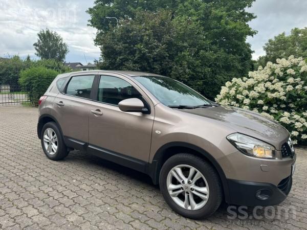 Brown Nissan Qashqai 2011 in Riga, with an engine capacity of 1.60 L and mileage of 210 thousand km for 5000 €, photo 2 on AUTOMOTO.COM.LV