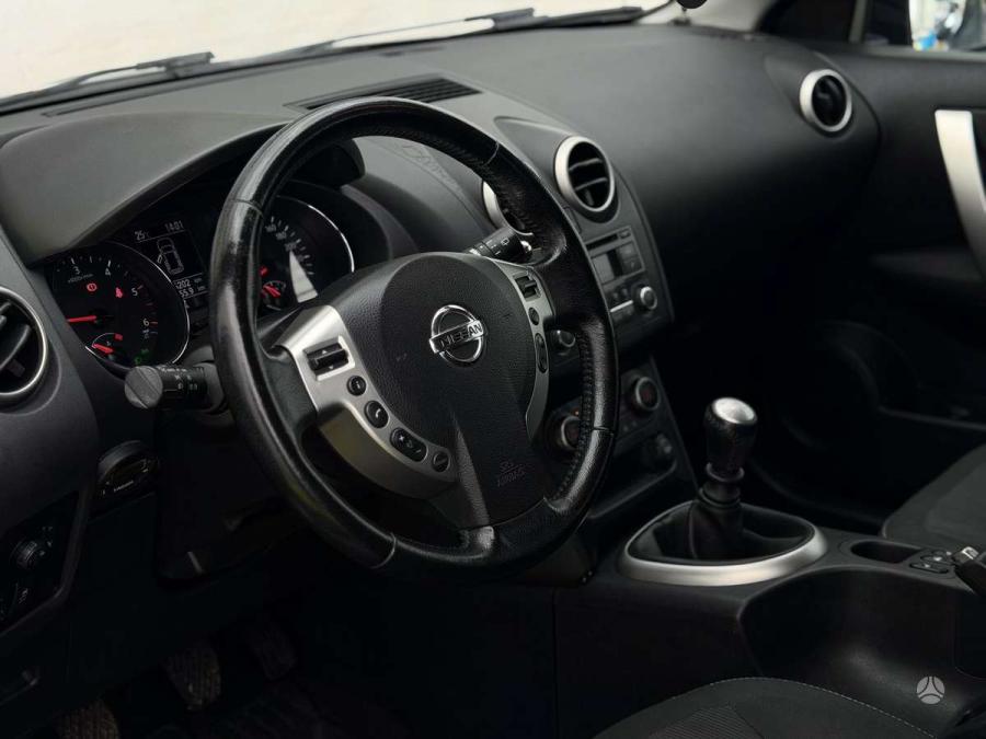 Brown Nissan Qashqai 2011 in Vilnius, with an engine capacity of 1.56 L and mileage of 256 thousand km for 4150 €, photo 9 on AUTOMOTO.COM.LV