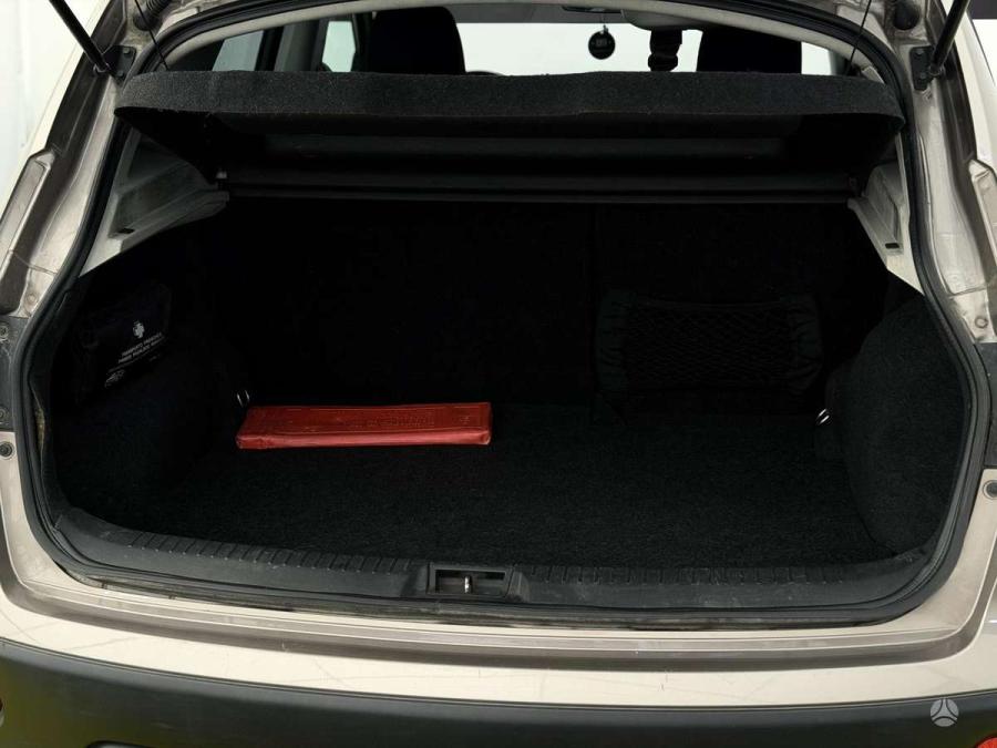 Brown Nissan Qashqai 2011 in Vilnius, with an engine capacity of 1.56 L and mileage of 256 thousand km for 4150 €, photo 12 on AUTOMOTO.COM.LV