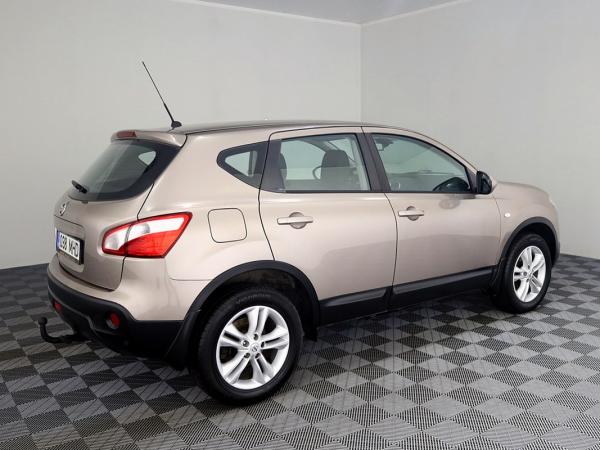 Brown Nissan Qashqai 2011 in Tallinn, with an engine capacity of 1.60 L and mileage of 211 thousand km for 2999 €, photo 10 on AUTOMOTO.COM.LV