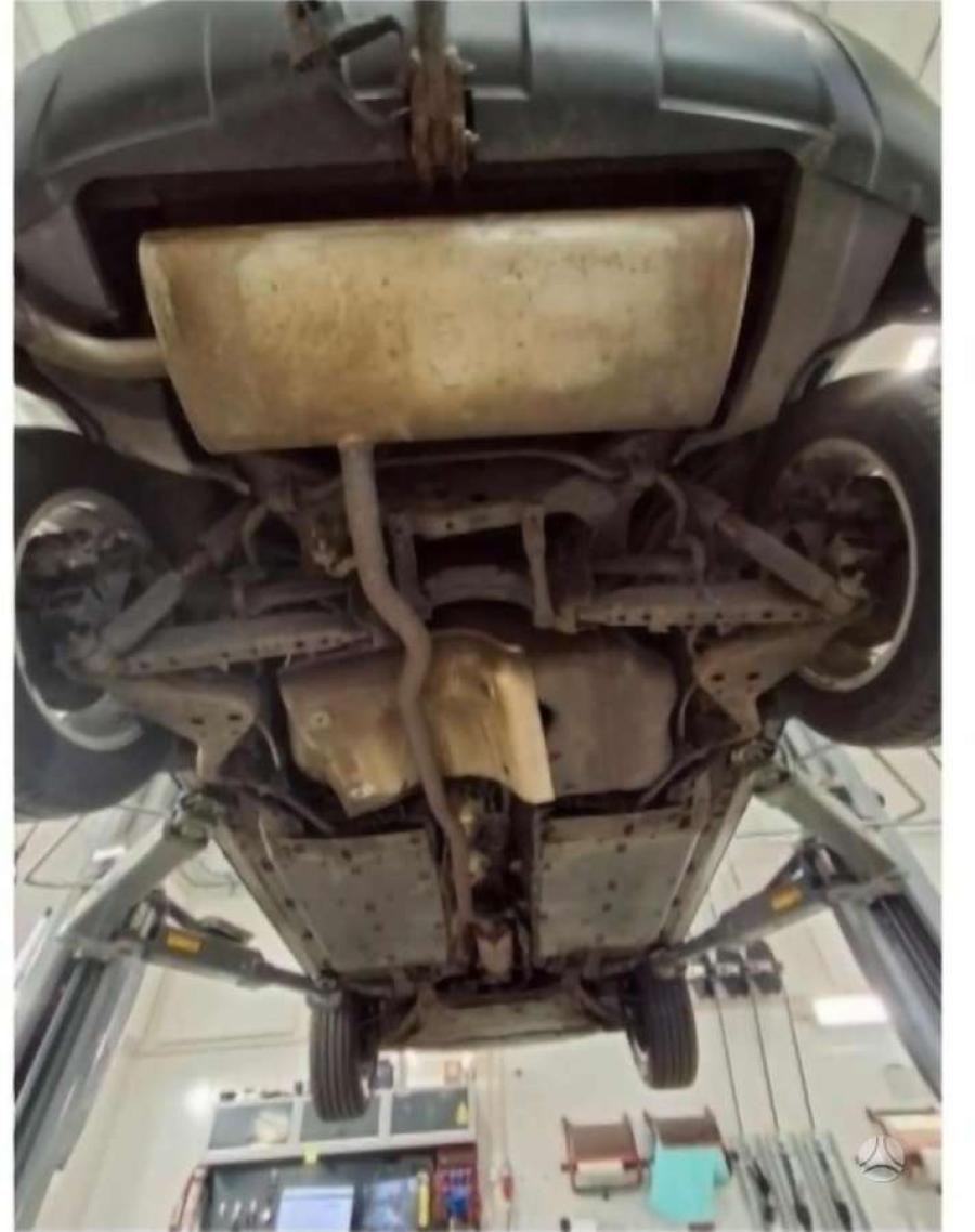 Brown Nissan Qashqai 2011 in Jurbarkas, with an engine capacity of 1.46 L and mileage of 150 thousand km for 4700 €, photo 9 on AUTOMOTO.COM.LV