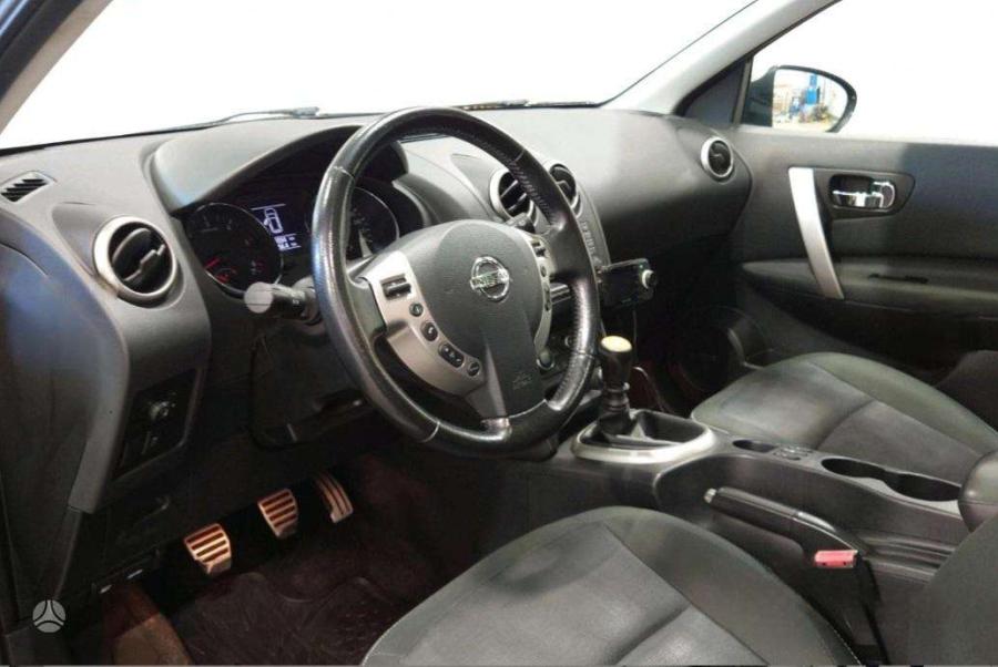 Brown Nissan Qashqai 2011 in Jurbarkas, with an engine capacity of 1.46 L and mileage of 150 thousand km for 4700 €, photo 14 on AUTOMOTO.COM.LV