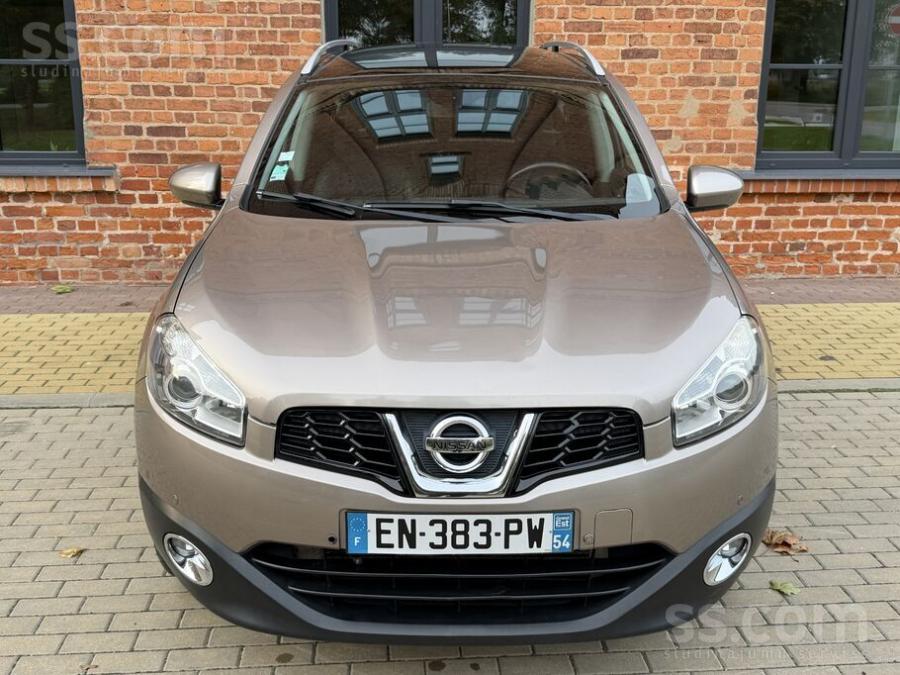 Brown Nissan Qashqai 2011 in Riga, with an engine capacity of 2.00 L and mileage of 212 thousand km for 6450 €, photo 3 on AUTOMOTO.COM.LV