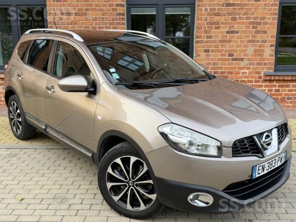 Brown Nissan Qashqai 2011 in Riga, with an engine capacity of 2.00 L and mileage of 212 thousand km for 6450 €, photo 4 on AUTOMOTO.COM.LV