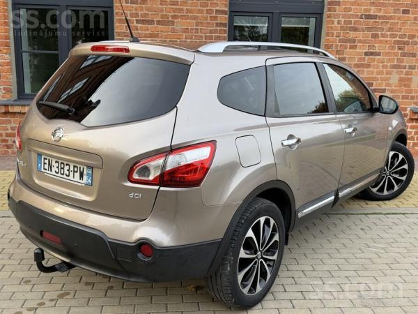 Brown Nissan Qashqai 2011 in Riga, with an engine capacity of 2.00 L and mileage of 212 thousand km for 6450 €, photo 5 on AUTOMOTO.COM.LV