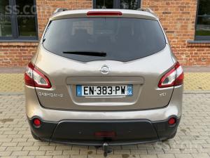 Brown Nissan Qashqai 2011 in Riga, with an engine capacity of 2.00 L and mileage of 212 thousand km for 6450 €, photo 6 on AUTOMOTO.COM.LV