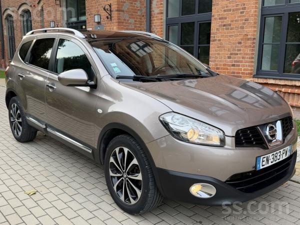 Brown Nissan Qashqai 2011 in Riga, with an engine capacity of 2.00 L and mileage of 212 thousand km for 6450 €, photo 8 on AUTOMOTO.COM.LV