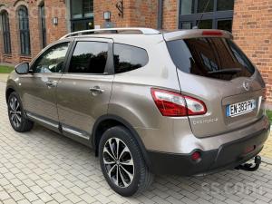 Brown Nissan Qashqai 2011 in Riga, with an engine capacity of 2.00 L and mileage of 212 thousand km for 6450 €, photo 11 on AUTOMOTO.COM.LV