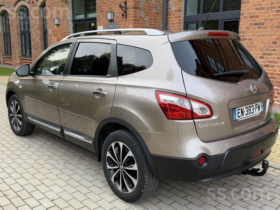 Brown Nissan Qashqai 2011 in Riga, with an engine capacity of 2.00 L and mileage of 212 thousand km for 6450 €, photo 11 on AUTOMOTO.COM.LV