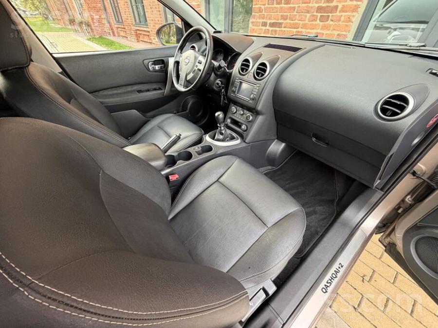 Brown Nissan Qashqai 2011 in Riga, with an engine capacity of 2.00 L and mileage of 212 thousand km for 6450 €, photo 18 on AUTOMOTO.COM.LV