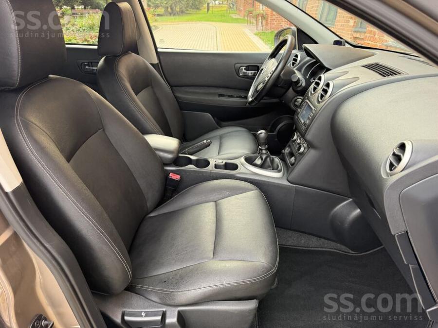 Brown Nissan Qashqai 2011 in Riga, with an engine capacity of 2.00 L and mileage of 212 thousand km for 6450 €, photo 20 on AUTOMOTO.COM.LV