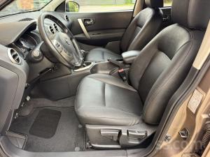 Brown Nissan Qashqai 2011 in Riga, with an engine capacity of 2.00 L and mileage of 212 thousand km for 6450 €, photo 21 on AUTOMOTO.COM.LV
