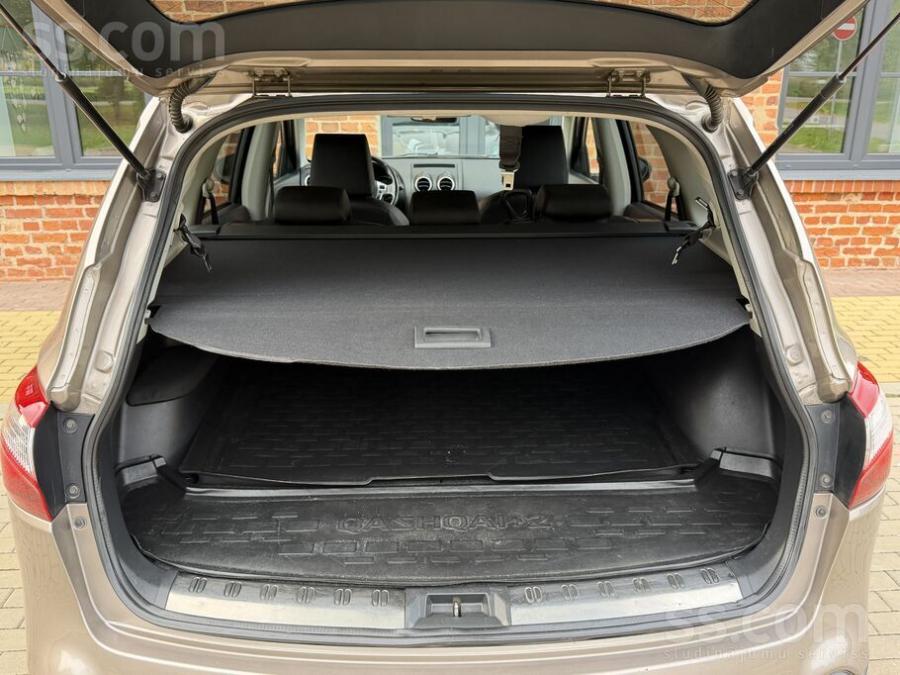 Brown Nissan Qashqai 2011 in Riga, with an engine capacity of 2.00 L and mileage of 212 thousand km for 6450 €, photo 28 on AUTOMOTO.COM.LV