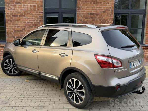 Brown Nissan Qashqai 2011 in Riga, with an engine capacity of 2.00 L and mileage of 212 thousand km for 6450 €, photo 7 on AUTOMOTO.COM.LV