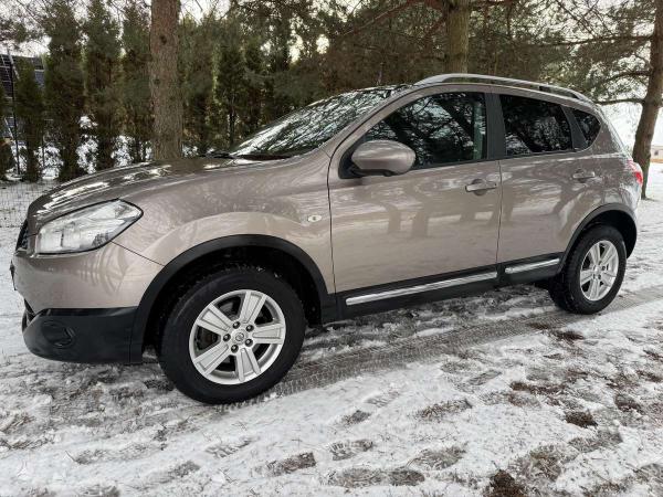 Brown Nissan Qashqai 2012 in Alytus, with an engine capacity of 1.60 L and mileage of 264 thousand km for 5350 €, photo 1 on AUTOMOTO.COM.LV