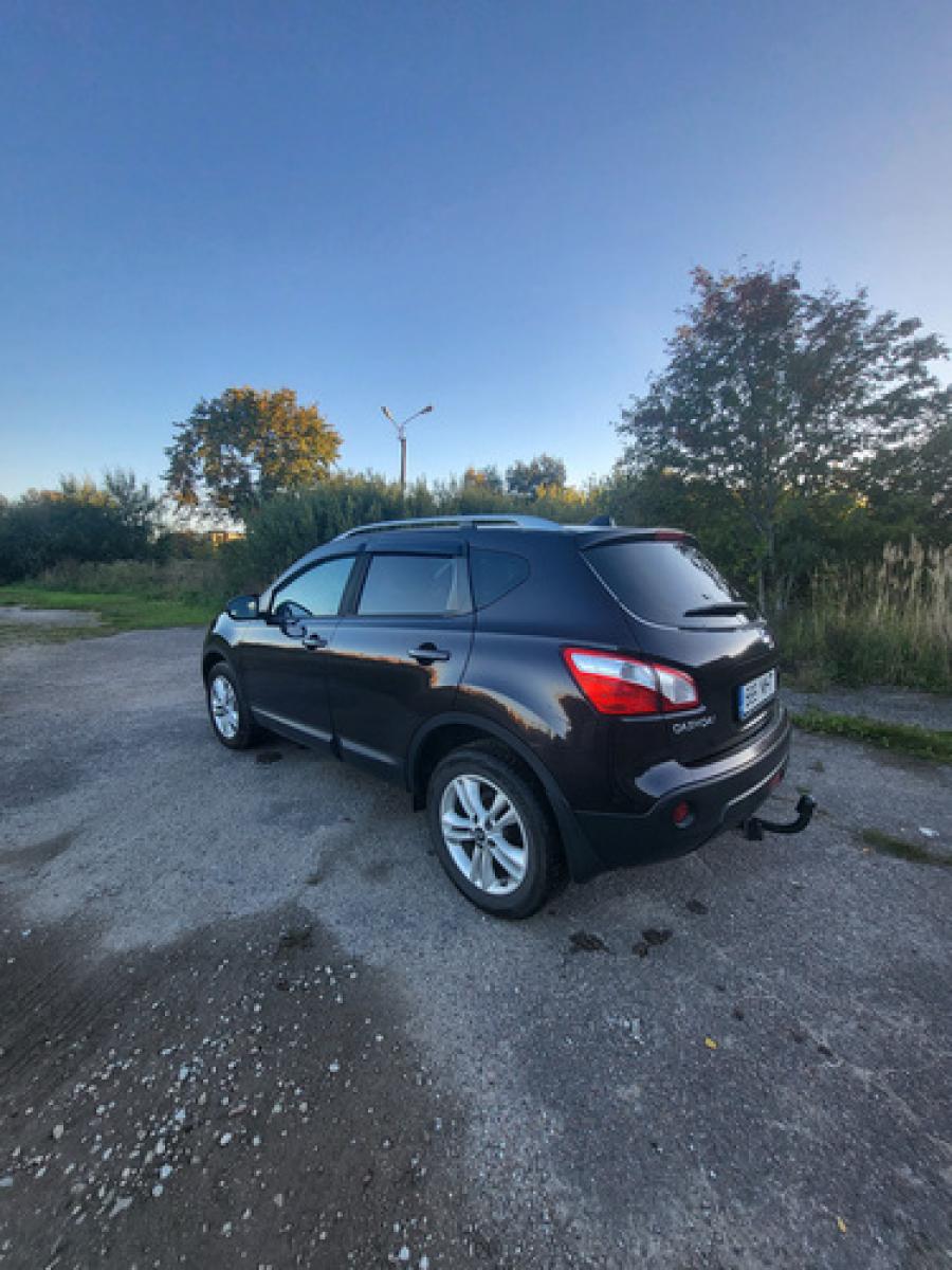 Brown Nissan Qashqai 2012 in Kohtla-Jarve, with an engine capacity of 1.60 L and mileage of 198 thousand km for 6000 €, photo 3 on AUTOMOTO.COM.LV