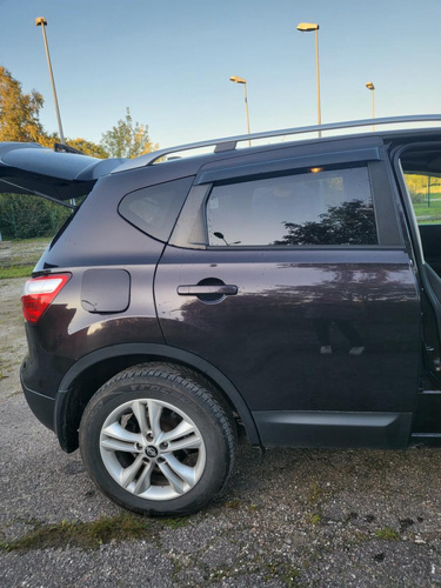 Brown Nissan Qashqai 2012 in Kohtla-Jarve, with an engine capacity of 1.60 L and mileage of 198 thousand km for 6000 €, photo 5 on AUTOMOTO.COM.LV