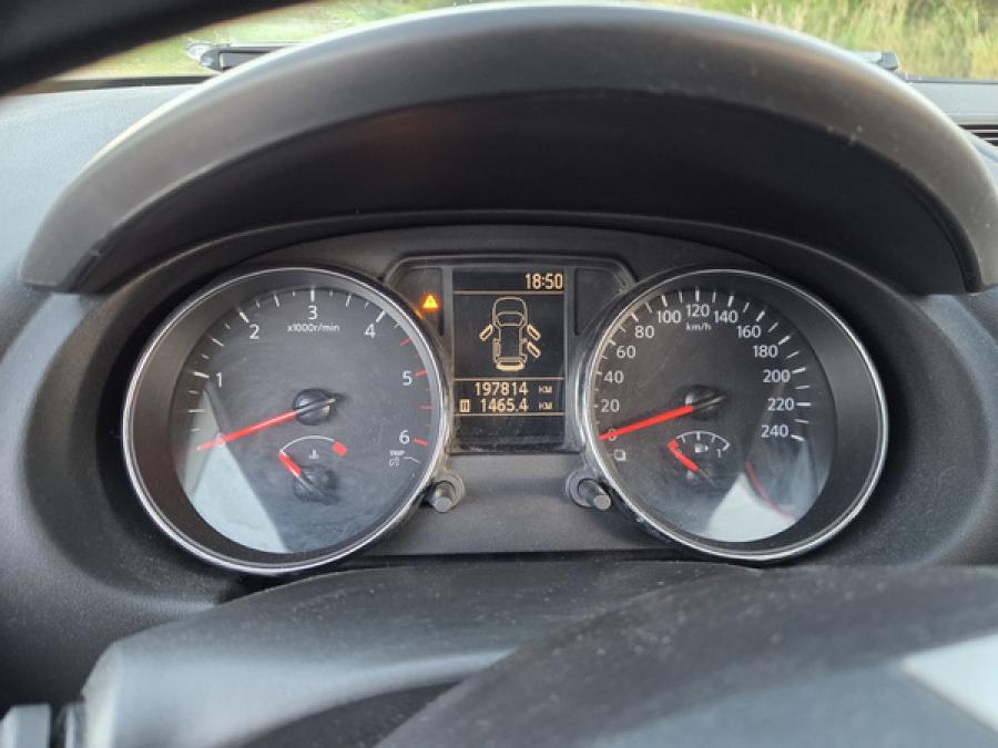 Brown Nissan Qashqai 2012 in Kohtla-Jarve, with an engine capacity of 1.60 L and mileage of 198 thousand km for 6000 €, photo 10 on AUTOMOTO.COM.LV