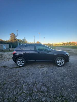 Brown Nissan Qashqai 2012 in Kohtla-Jarve, with an engine capacity of 1.60 L and mileage of 198 thousand km for 6000 €, photo 13 on AUTOMOTO.COM.LV