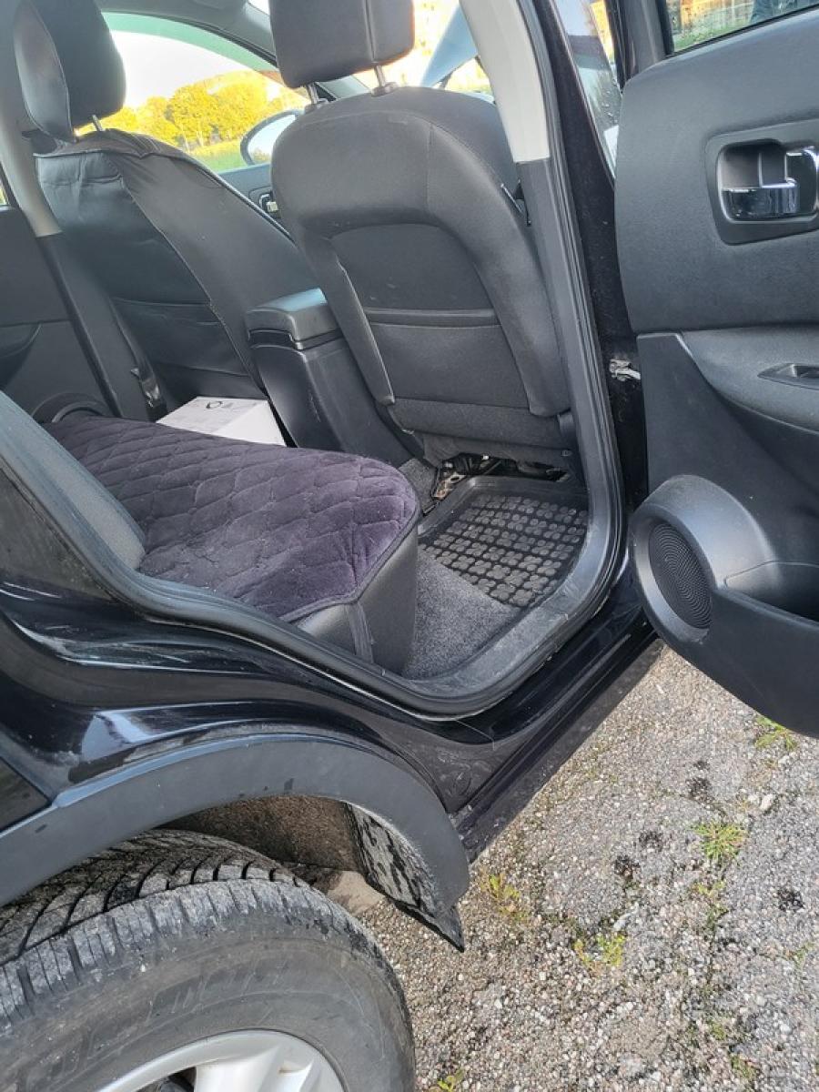 Brown Nissan Qashqai 2012 in Kohtla-Jarve, with an engine capacity of 1.60 L and mileage of 198 thousand km for 6000 €, photo 17 on AUTOMOTO.COM.LV