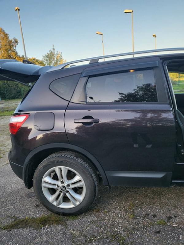 Brown Nissan Qashqai 2012 in Kohtla-Jarve, with an engine capacity of 1.60 L and mileage of 198 thousand km for 6000 €, photo 5 on AUTOMOTO.COM.LV