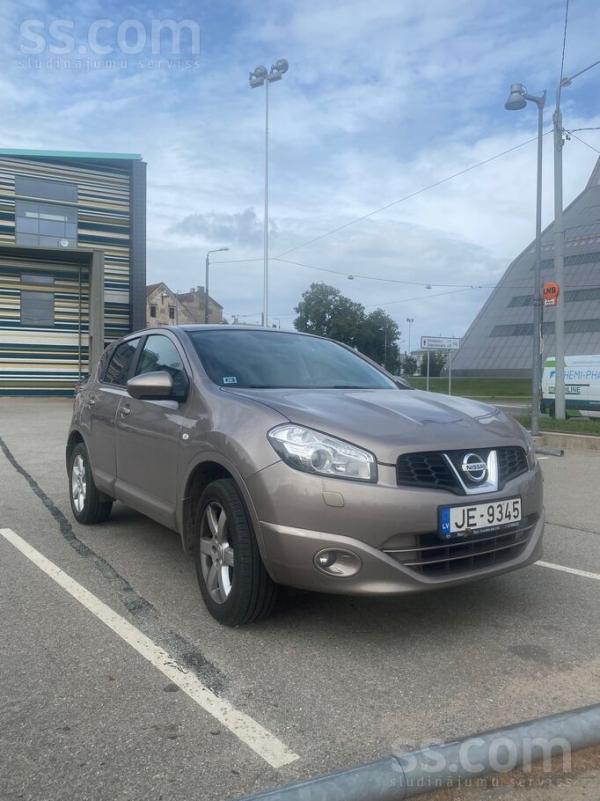 Brūns Nissan Qashqai 2013 Rīga, ar dzinēja tilpumu 2.00 L un nobraukumu 156 tūkst. km par 5200 €, foto 1 vietnē AUTOMOTO.COM.LV
