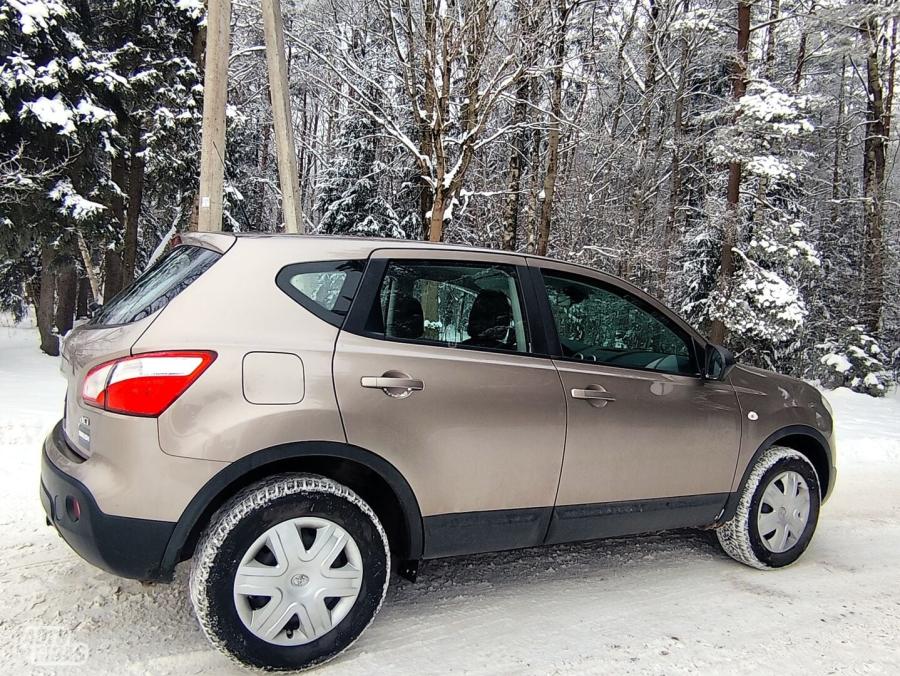 Brown Nissan Qashqai 2013 in Mazeikiai, with an engine capacity of 1.50 L and mileage of 219 thousand km for 6200 €, photo 10 on AUTOMOTO.COM.LV