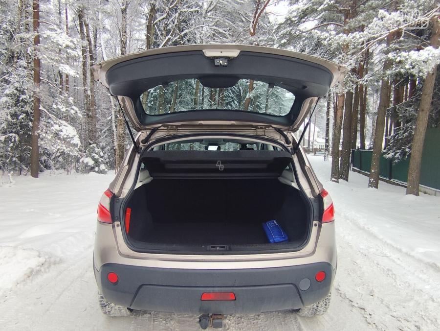 Brown Nissan Qashqai 2013 in Mazeikiai, with an engine capacity of 1.50 L and mileage of 219 thousand km for 6200 €, photo 13 on AUTOMOTO.COM.LV