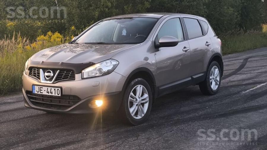 Brown Nissan Qashqai 2013 in Ogre, with an engine capacity of 1.60 L and mileage of 299 thousand km for 4300 €, photo 1 on AUTOMOTO.COM.LV