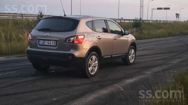 Brown Nissan Qashqai 2013 in Ogre, with an engine capacity of 1.60 L and mileage of 299 thousand km for 4300 €, photo 2 on AUTOMOTO.COM.LV