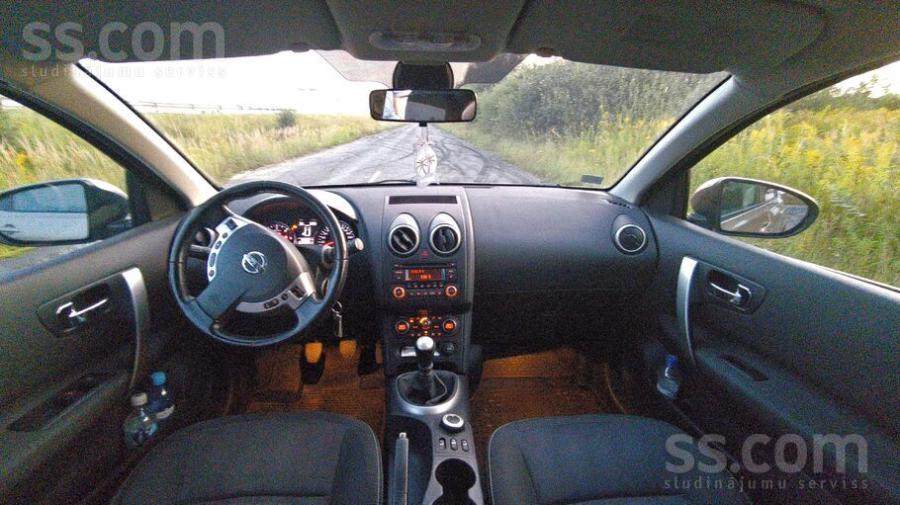 Brown Nissan Qashqai 2013 in Ogre, with an engine capacity of 1.60 L and mileage of 299 thousand km for 4300 €, photo 4 on AUTOMOTO.COM.LV