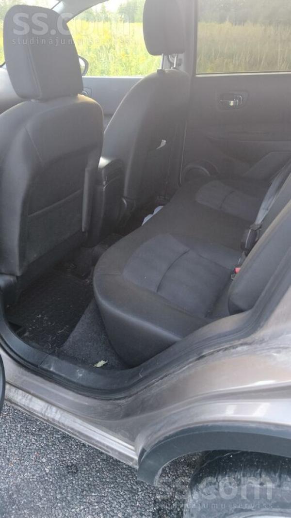 Brown Nissan Qashqai 2013 in Ogre, with an engine capacity of 1.60 L and mileage of 299 thousand km for 4300 €, photo 4 on AUTOMOTO.COM.LV