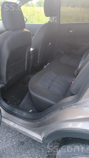 Brown Nissan Qashqai 2013 in Ogre, with an engine capacity of 1.60 L and mileage of 299 thousand km for 4300 €, photo 5 on AUTOMOTO.COM.LV